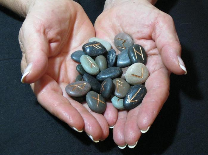 Medium Rune Set | Touchstone Runes by Barbara Johns